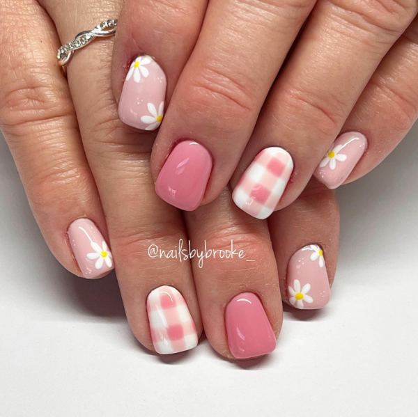 28 Short and Stunning Daisy Nails for Spring - withharmony &co